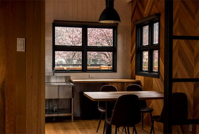 伊豆の宿泊施設〈Tiny Base The River〉でタイニーハウスの小さい暮らしを体感｜Page 3｜「colocal コロカル」ローカルを学ぶ・暮らす・旅する